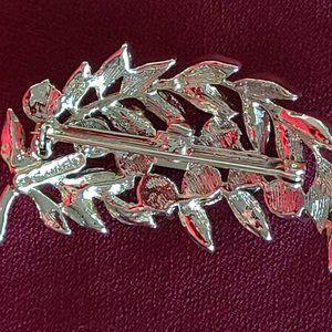 Gerrys | Jewelry | Vintage Gerrys Gold Tone Faux Pearl Broochpin | Poshmark